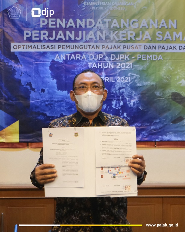 Optimalkan Penerimaan, Tiga Pemeritah Daerah Teken Perjanjian Kerja Sama | Direktorat Jenderal Pajak